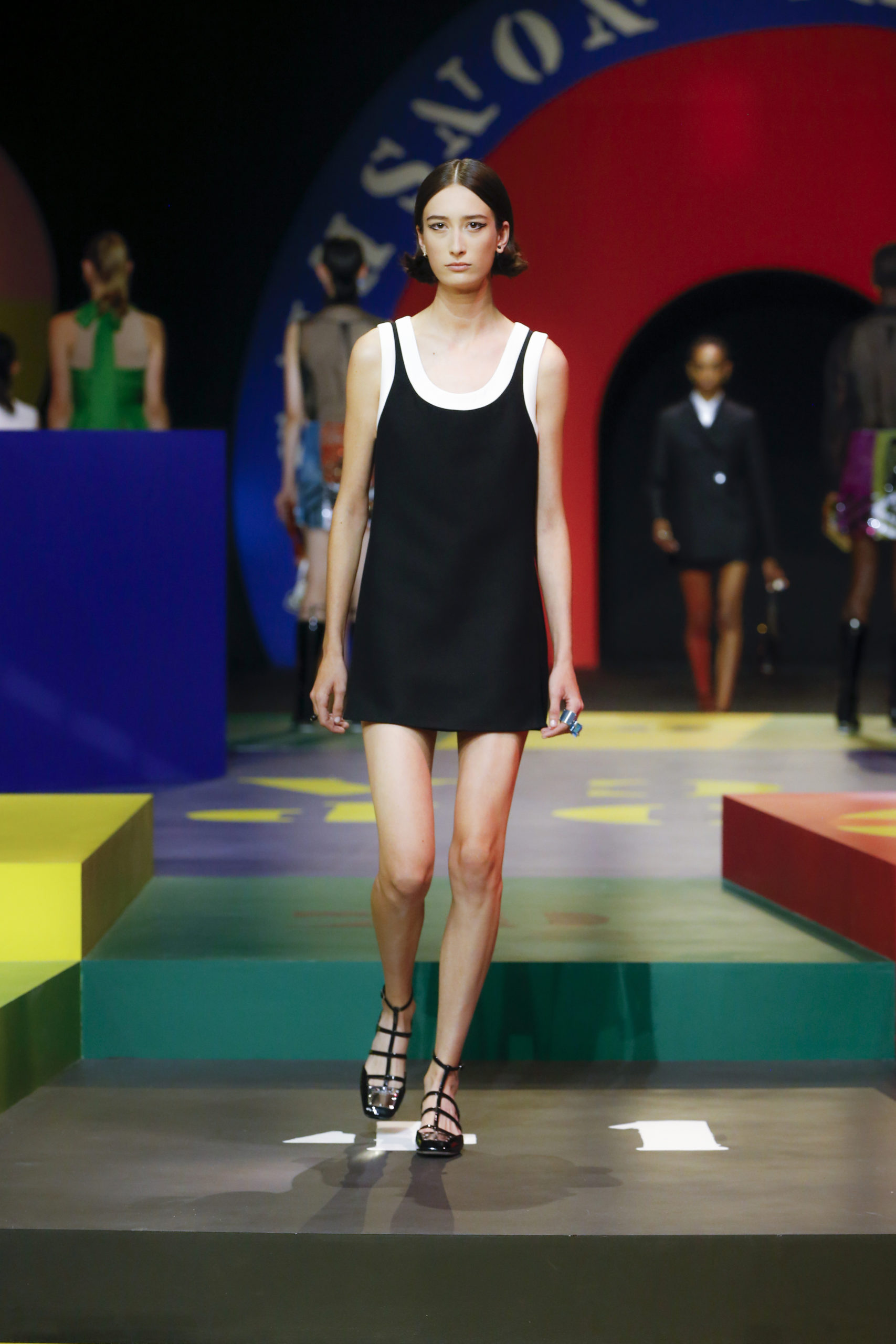 Dior's Spring/Summer 2022 Collection Is An Ode To The Days of Disco - S ...